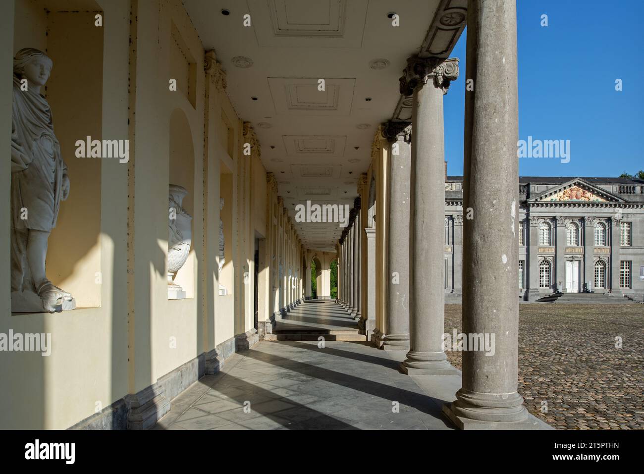 Château de Seneffe, 18th-century Neoclassical castle / manor house in ...