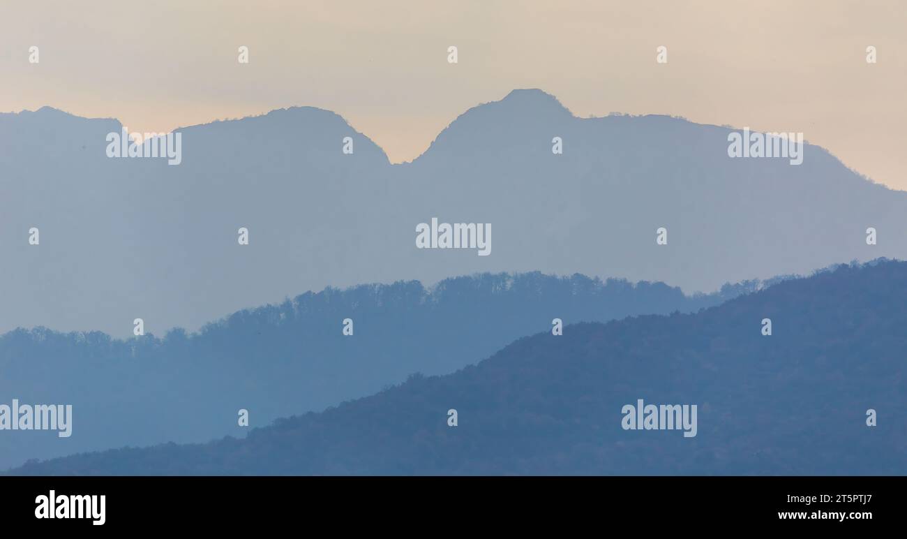 Compressed perspective hi-res stock photography and images - Alamy