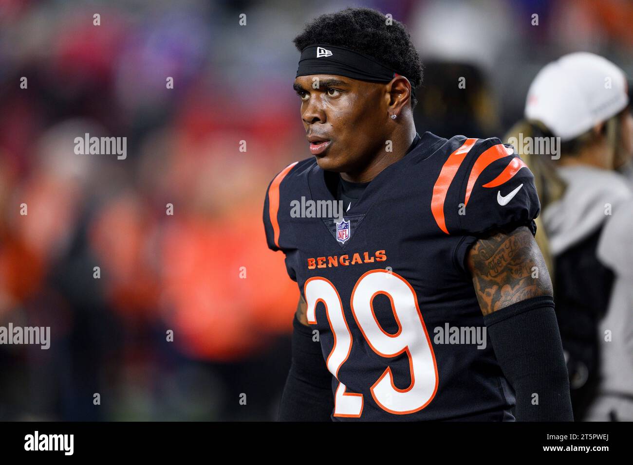 Cincinnati Bengals cornerback Cam Taylor-Britt (29) warms up on the ...
