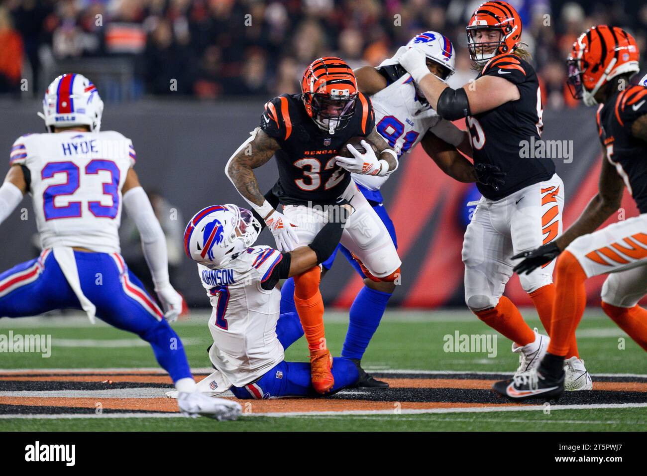 Buffalo Bills cornerback Taron Johnson (7) tackles Buffalo Bills ...