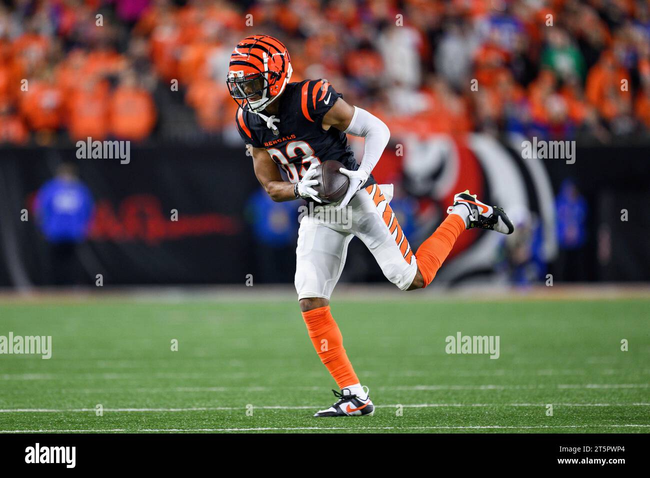 Cincinnati Bengals wide receiver Tyler Boyd (83) catches a pass by the ...