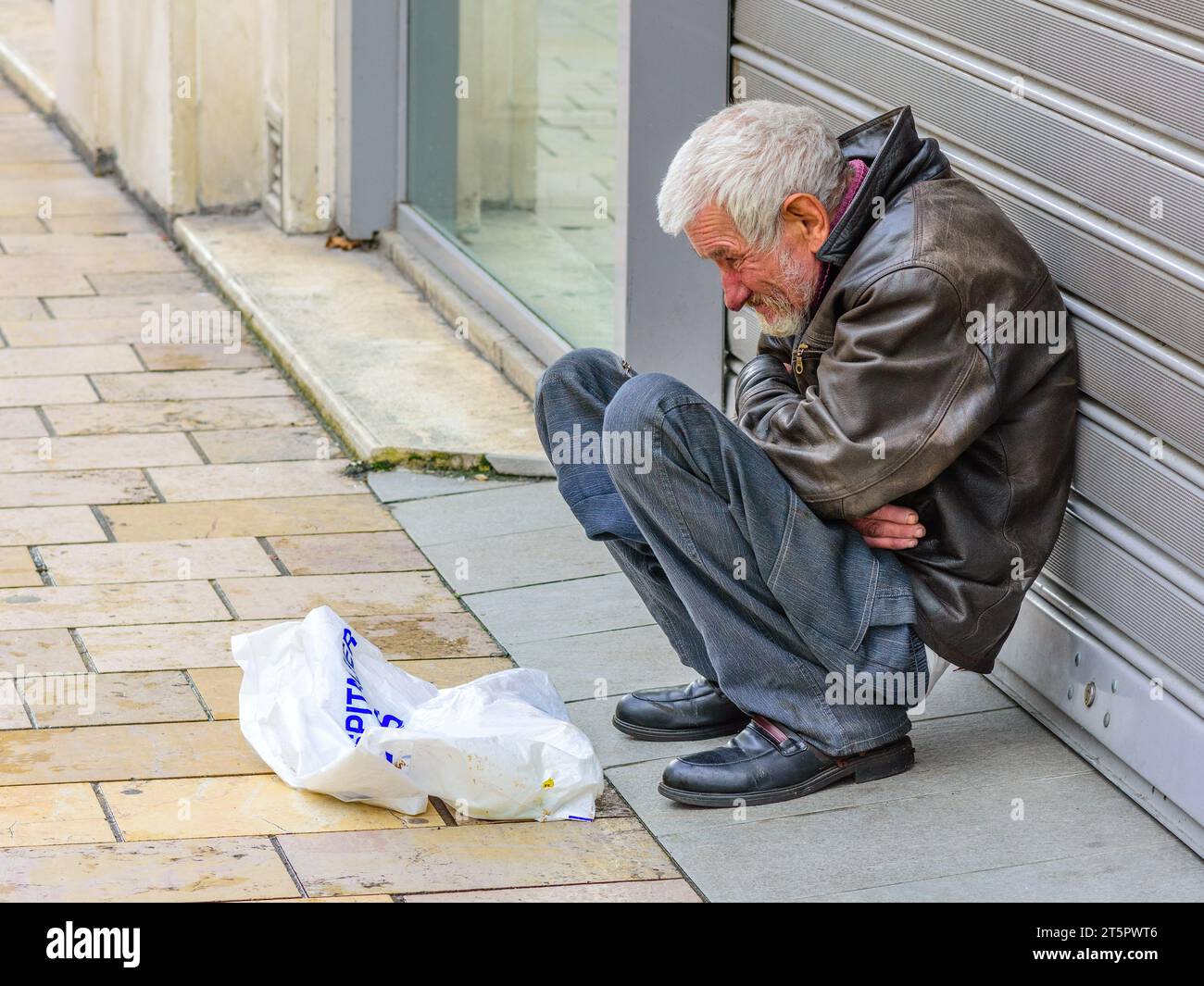 Homeless old man hi-res stock photography and images - Alamy