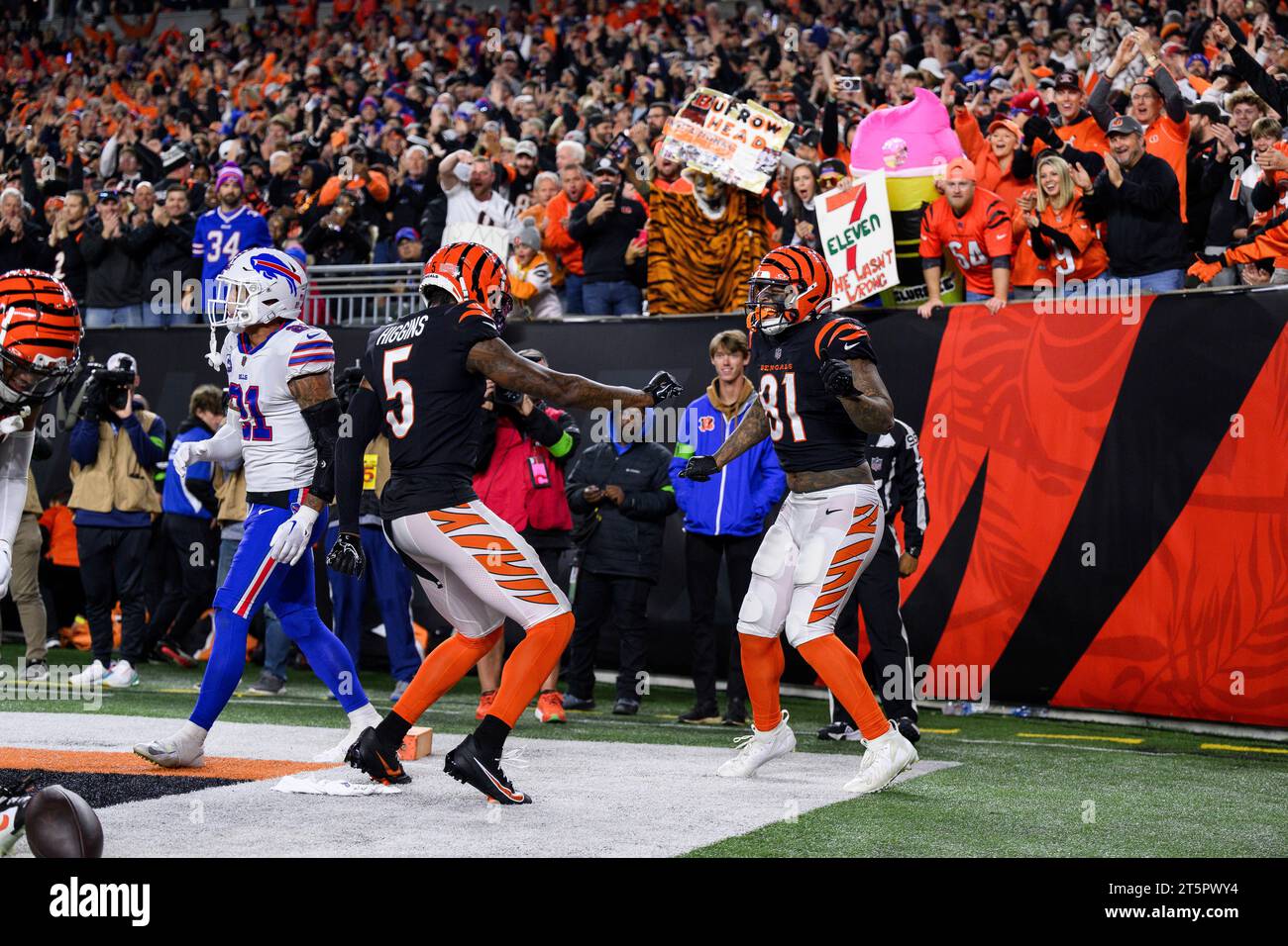 Cincinnati Bengals tight end Irv Smith Jr. (81) celebrates a touchdown ...