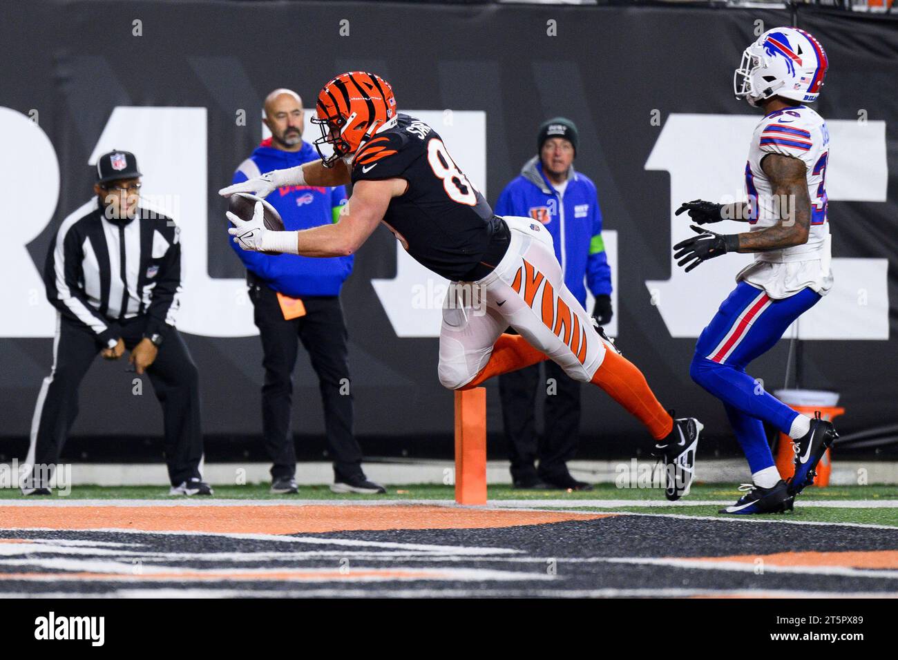 Cincinnati Bengals tight end Drew Sample (89) runs in for a touchdown ...