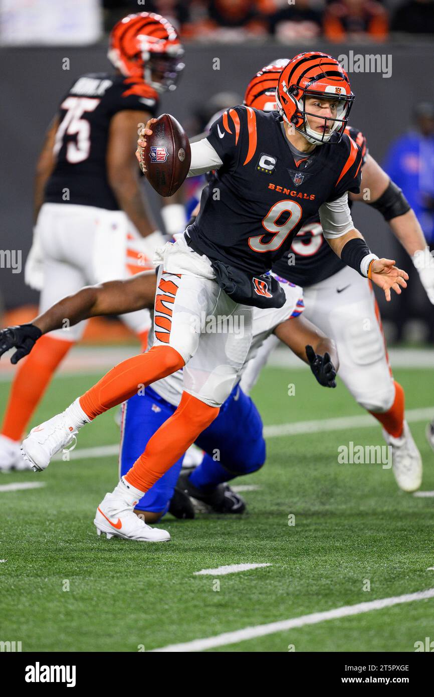 Cincinnati Bengals quarterback Joe Burrow (9) runs down the field from ...