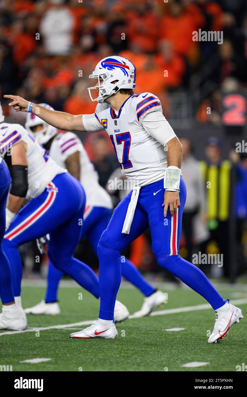 Buffalo Bills quarterback Josh Allen (17) points at the defense during ...