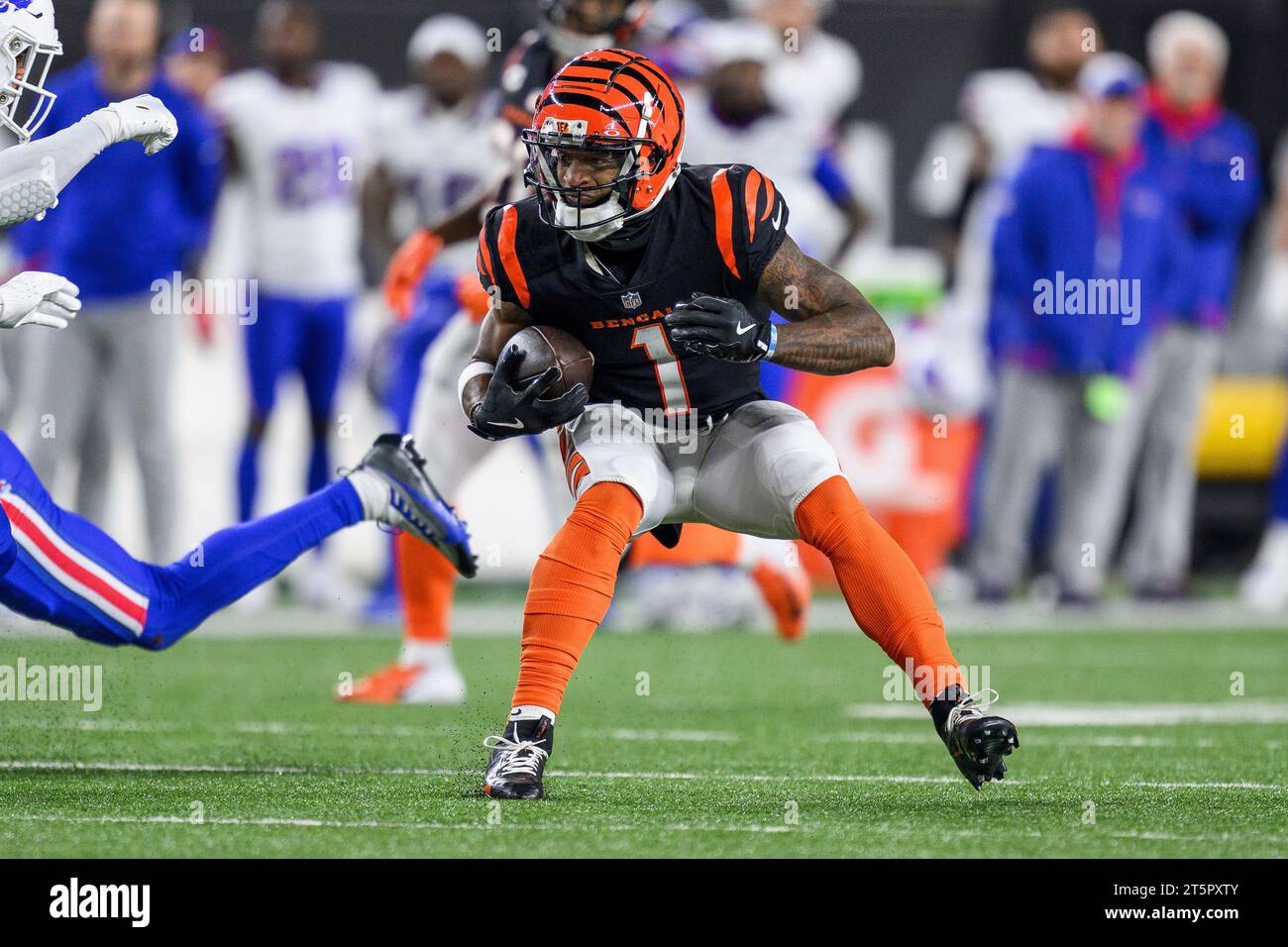 Cincinnati Bengals wide receiver Ja'Marr Chase (1) runs downfield after ...