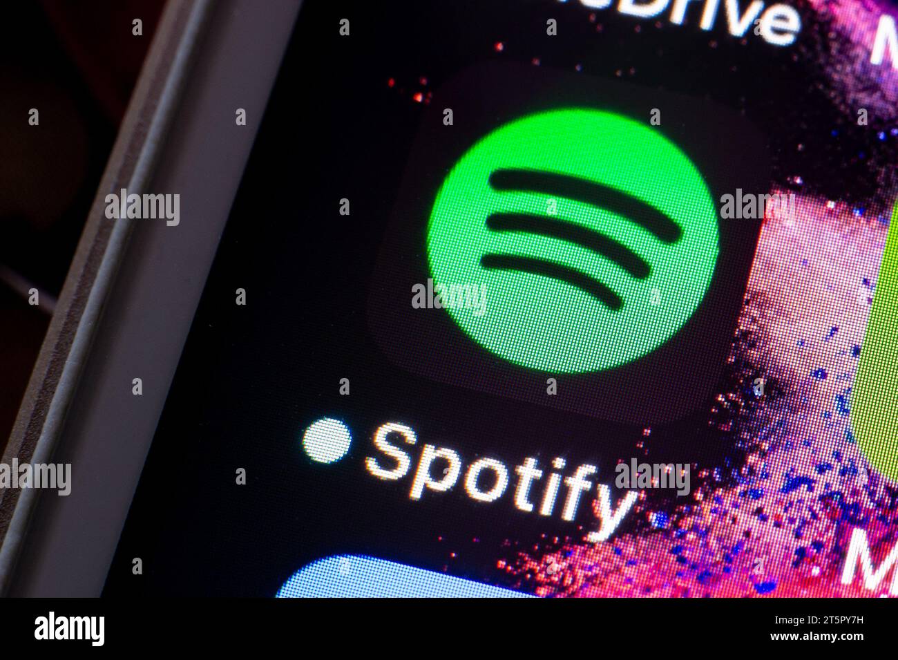 Spotify mobile phone app hi-res stock photography and images - Alamy