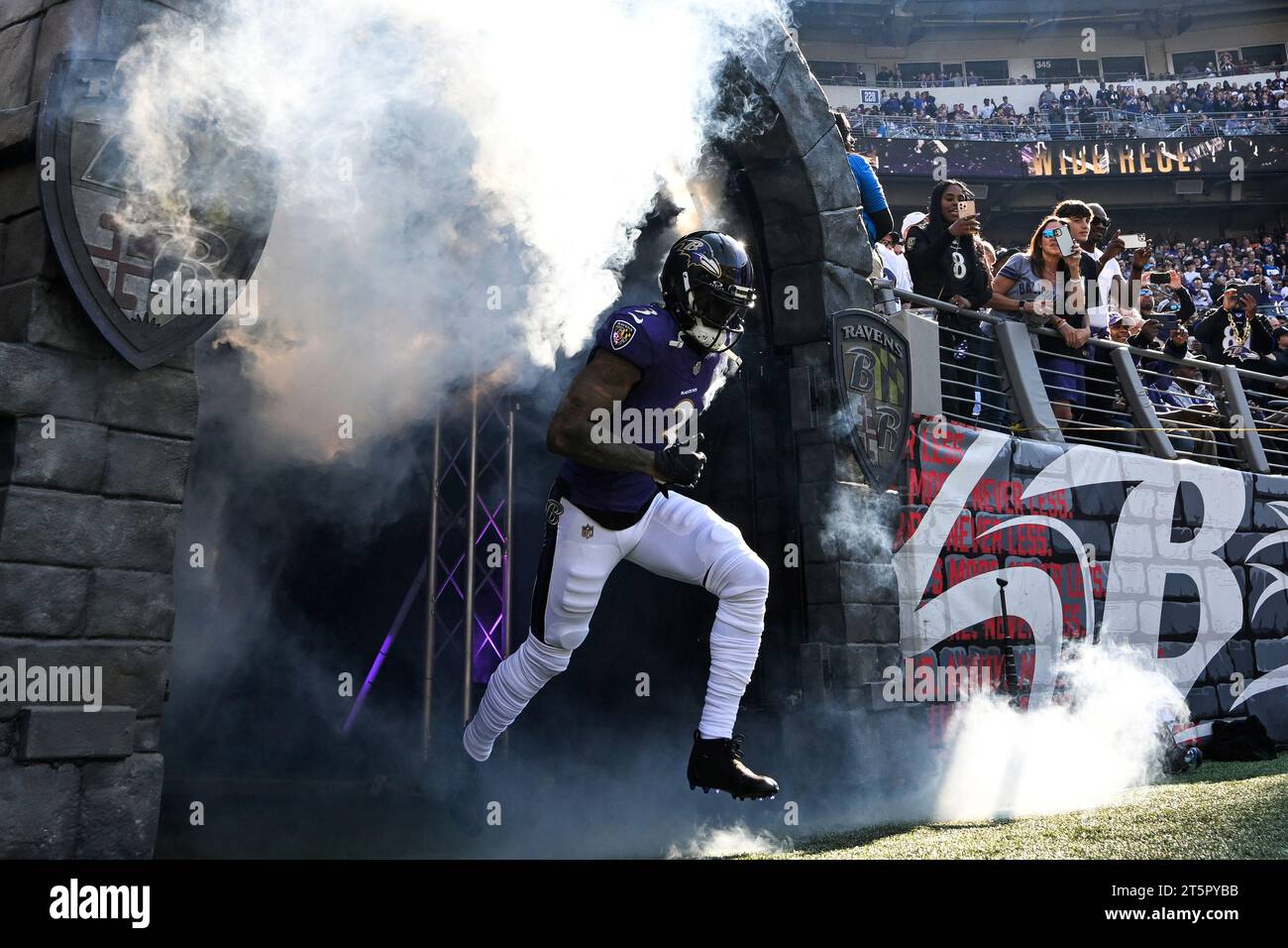 Baltimore Ravens wide receiver Odell Beckham Jr. (3) runs onto the ...