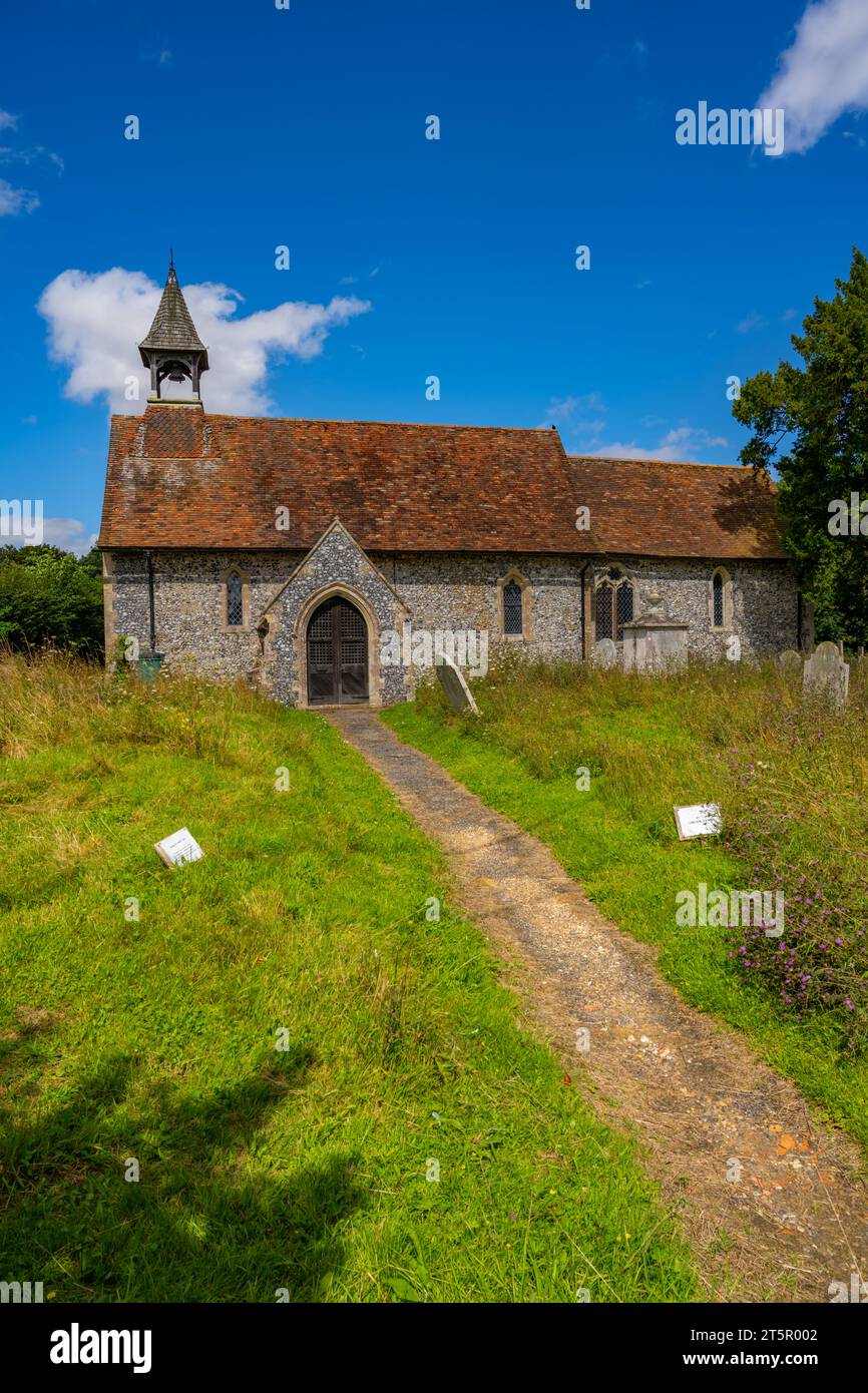 The church of St Laurence's Church, Leaveland Kent on a summer day ...