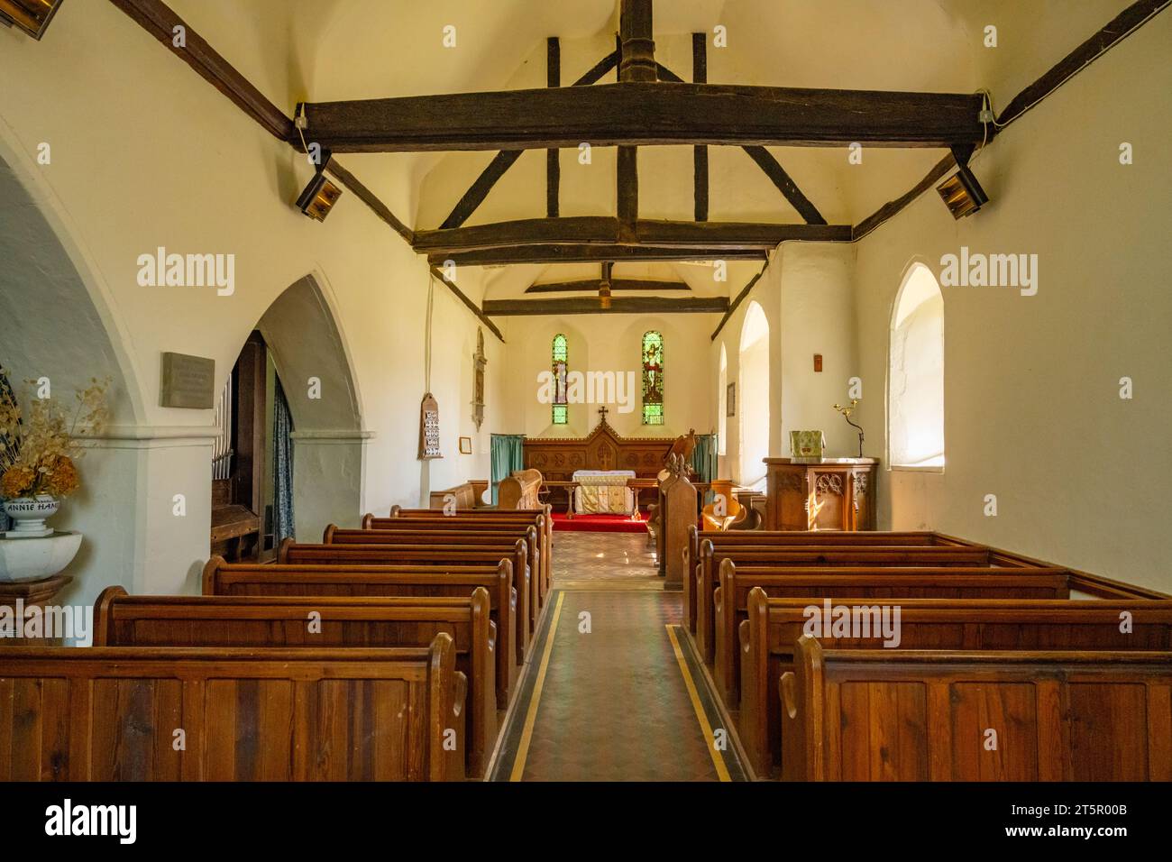 The church of St Laurence's Church, Leaveland Kent on a summer day ...