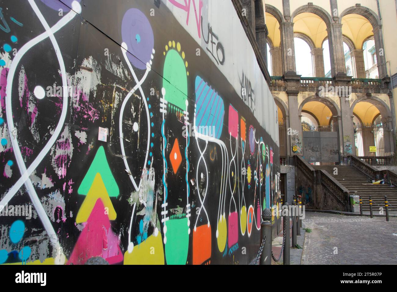 Graphity in der Altstadt von Neapel Stock Photo - Alamy