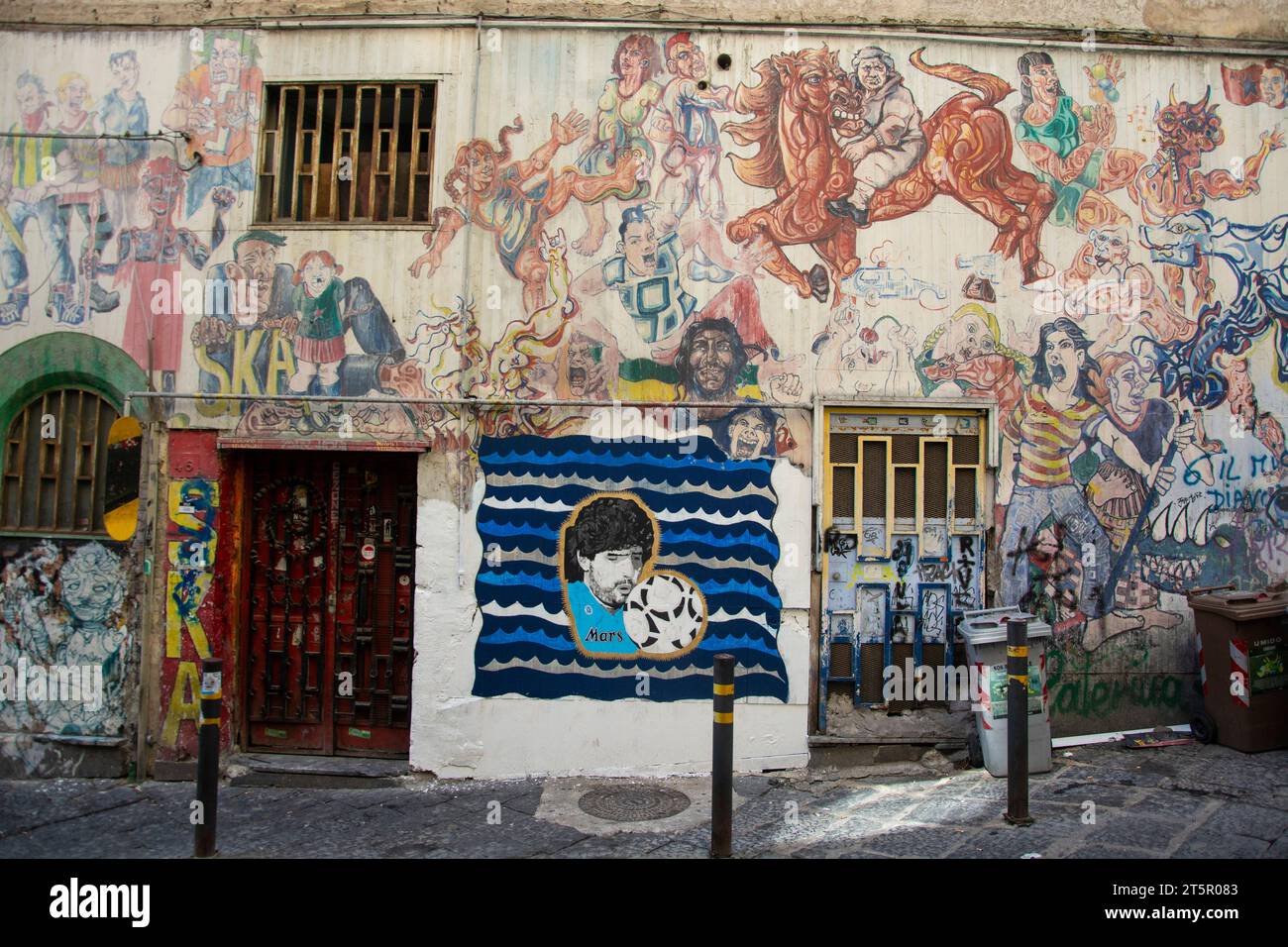 Graphity in der Altstadt von Neapel Stock Photo - Alamy
