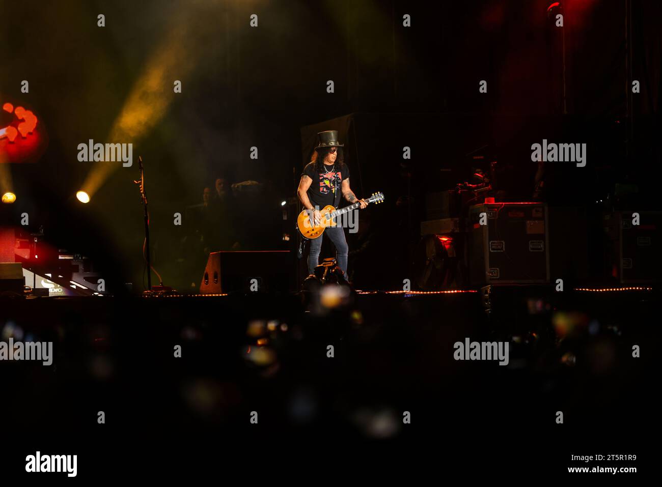 Slash during the show hi-res stock photography and images - Alamy