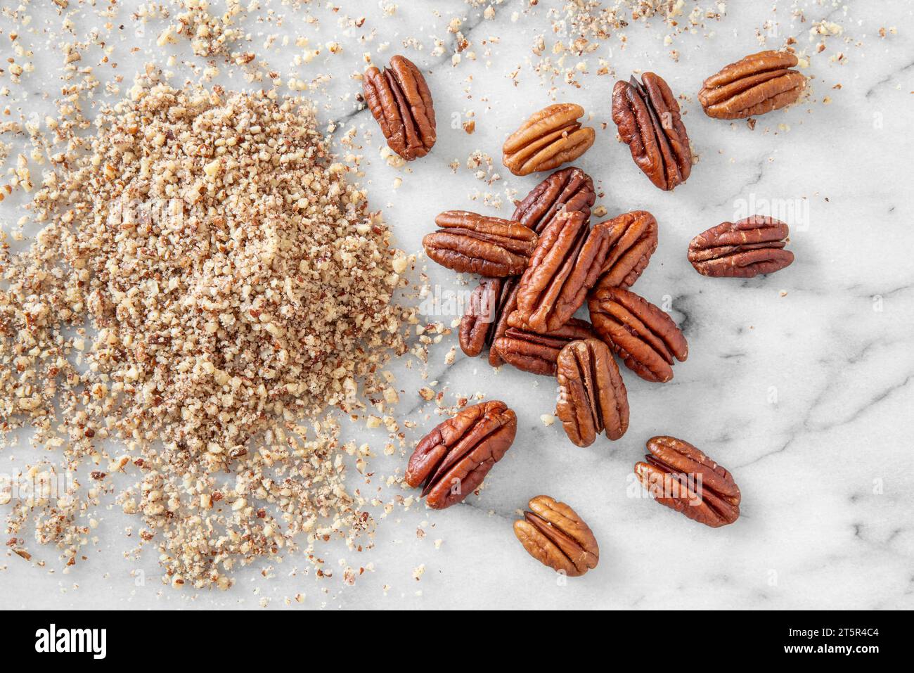 Shelled and unshelled pecans hi-res stock photography and images - Alamy