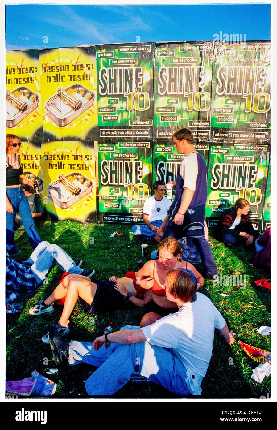BRITPOP and ROCK FANS, READING FESTIVAL, 1998: Friends chill out on the ...