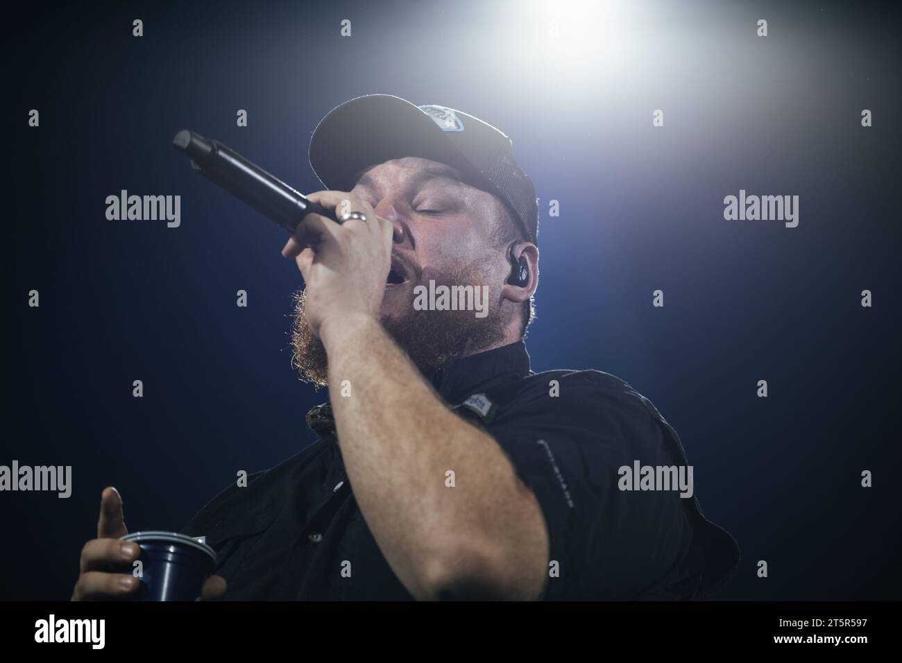 Luke combs performs live hi-res stock photography and images - Alamy