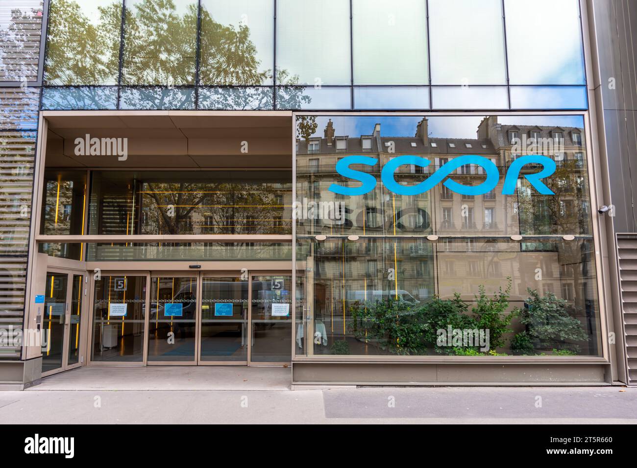 Scor paris hi-res stock photography and images - Alamy