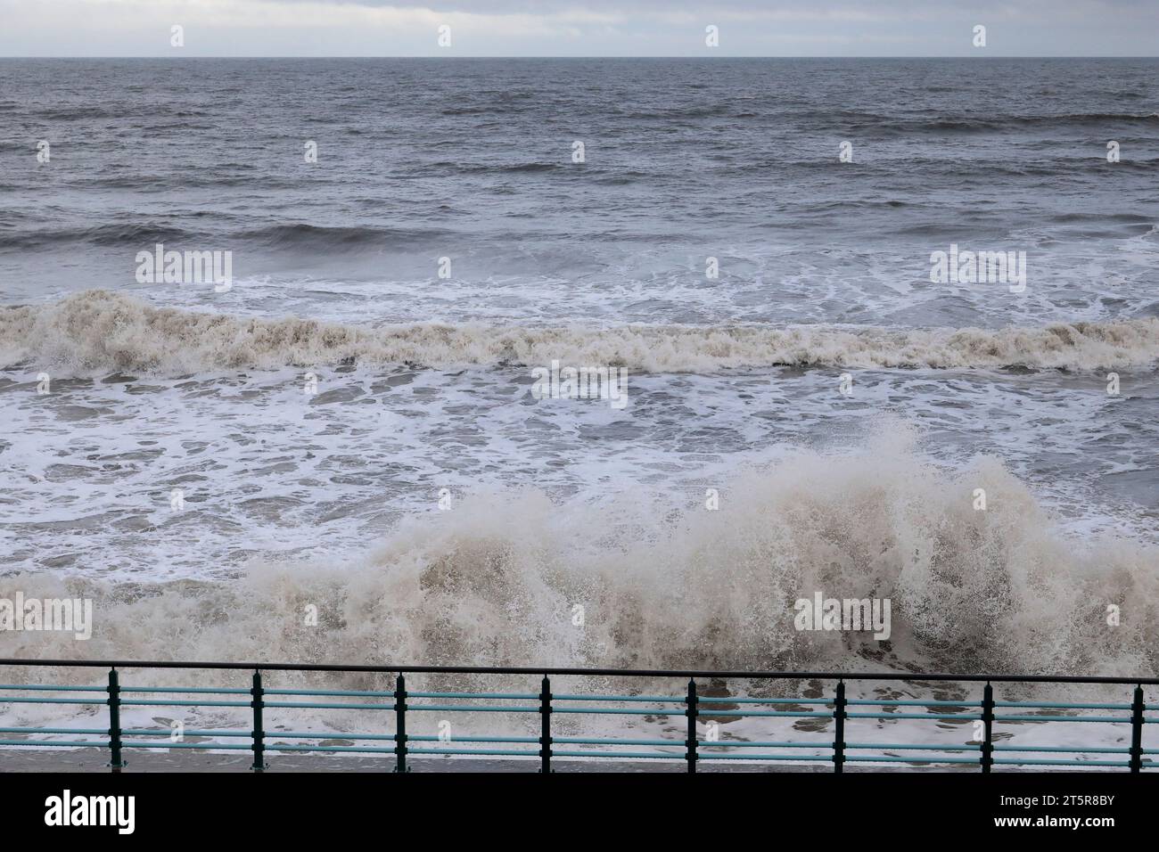Overtopping waves hi-res stock photography and images - Alamy