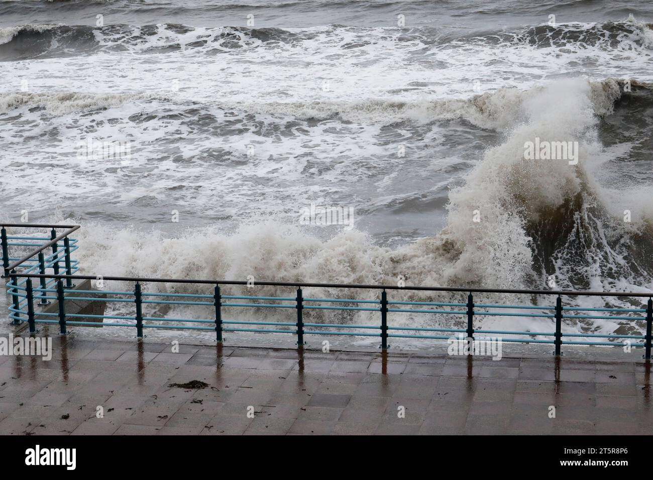 Overtopping hi-res stock photography and images - Alamy