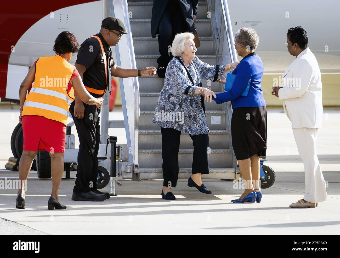 WILLEMSTAD - Princess Beatrix is welcomed by Lucille George-Wout ...