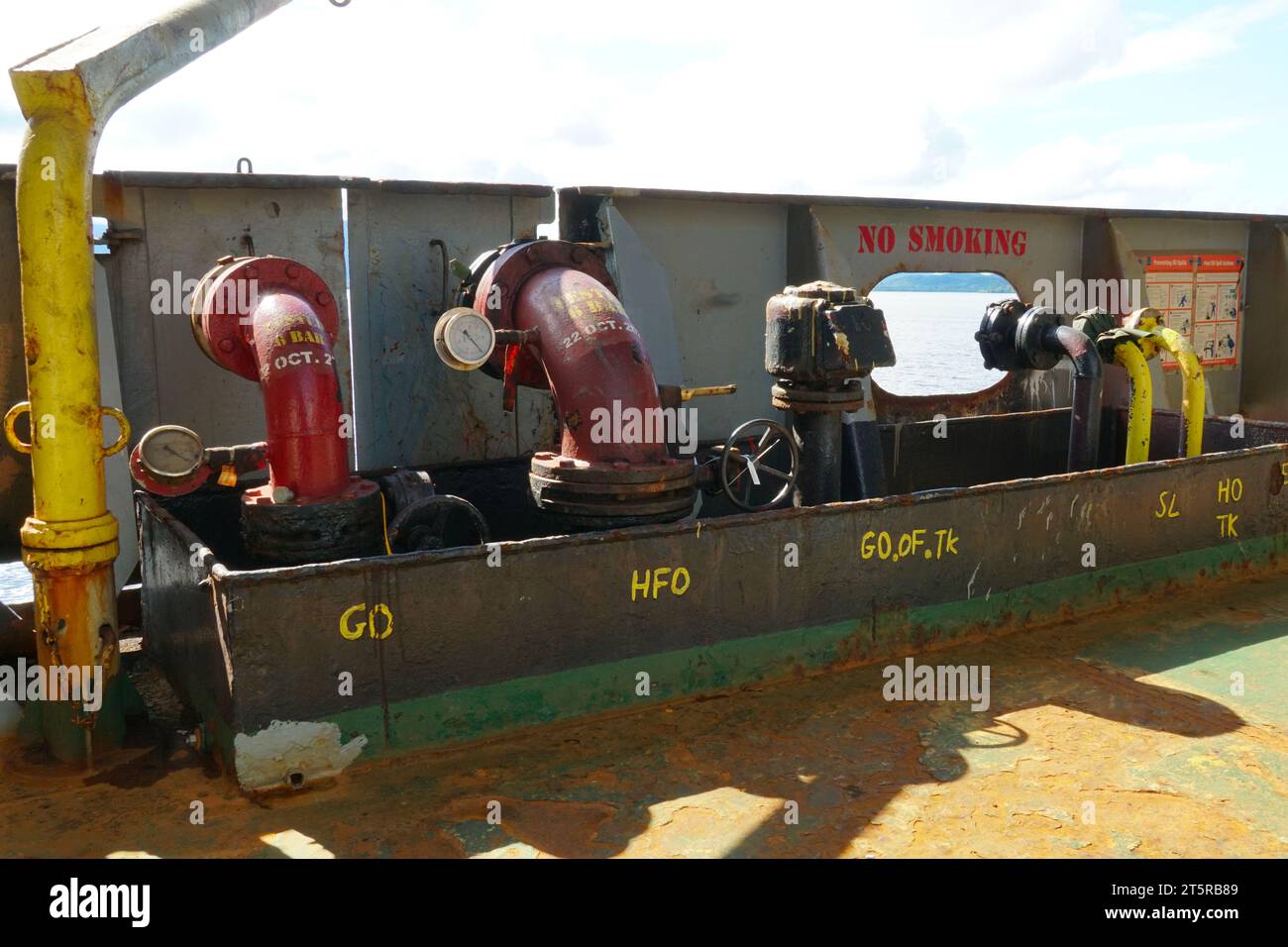 Bunkering manifold hi-res stock photography and images - Alamy