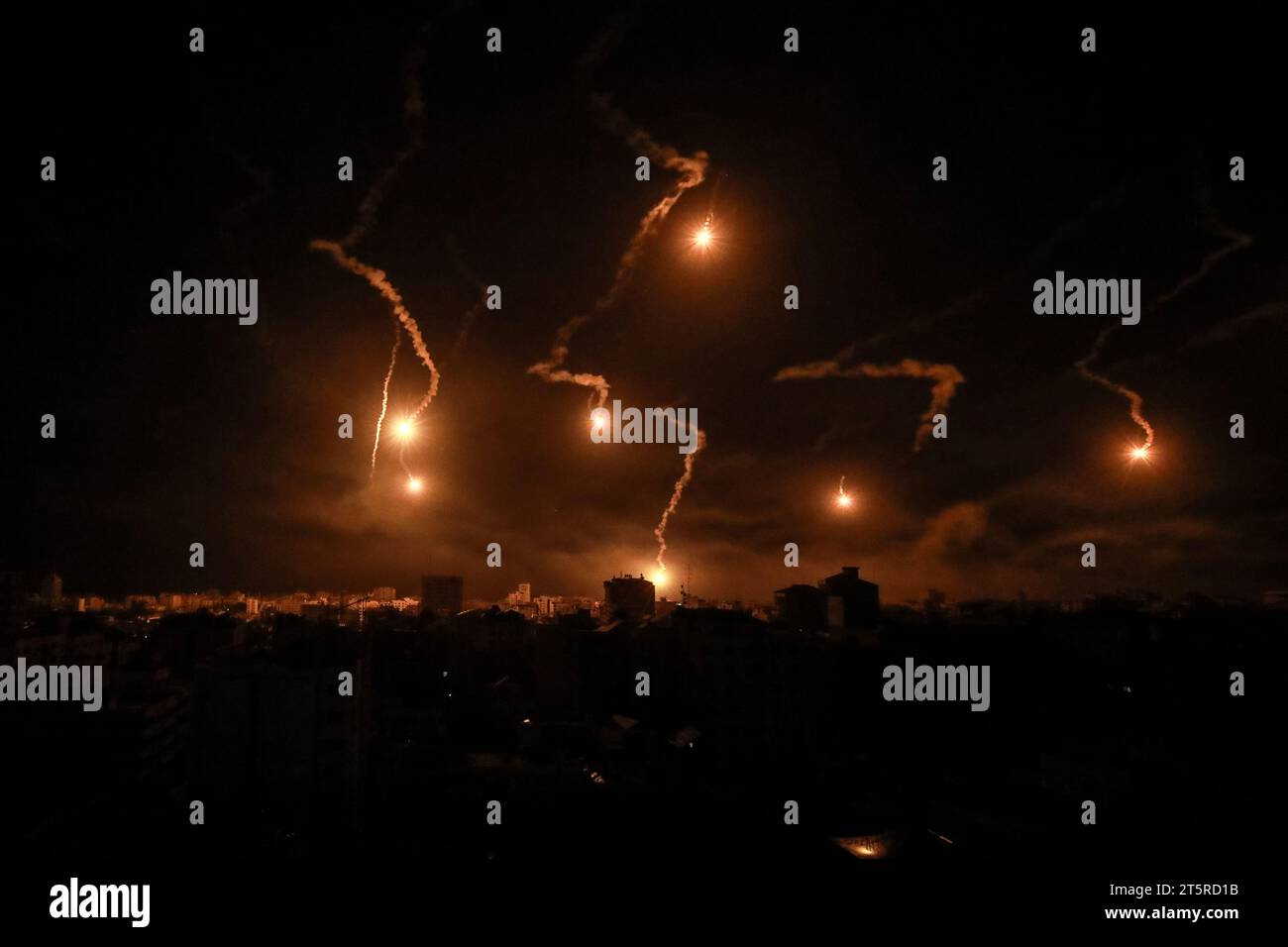 Gaza City, Palestinian Territories. 06th Nov, 2023. Flares, fired by ...