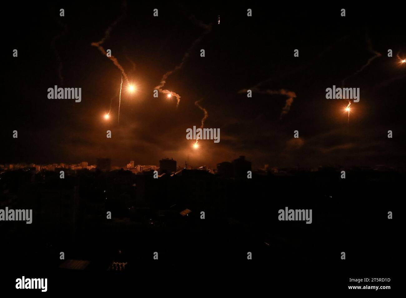 Gaza City, Palestinian Territories. 06th Nov, 2023. Flares, fired by ...