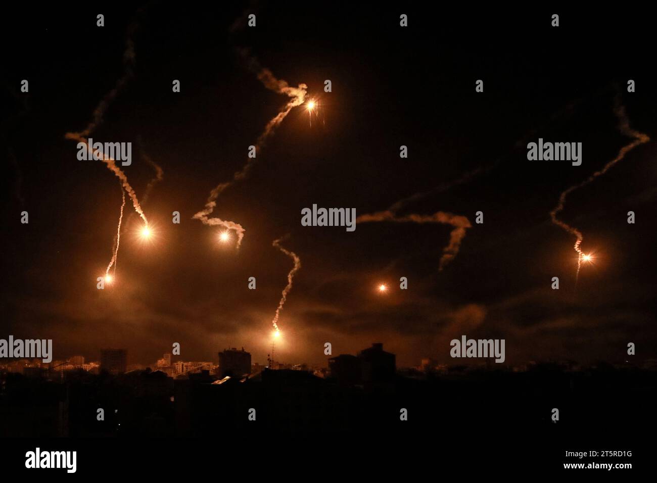 Gaza City, Palestinian Territories. 06th Nov, 2023. Flares, fired by ...