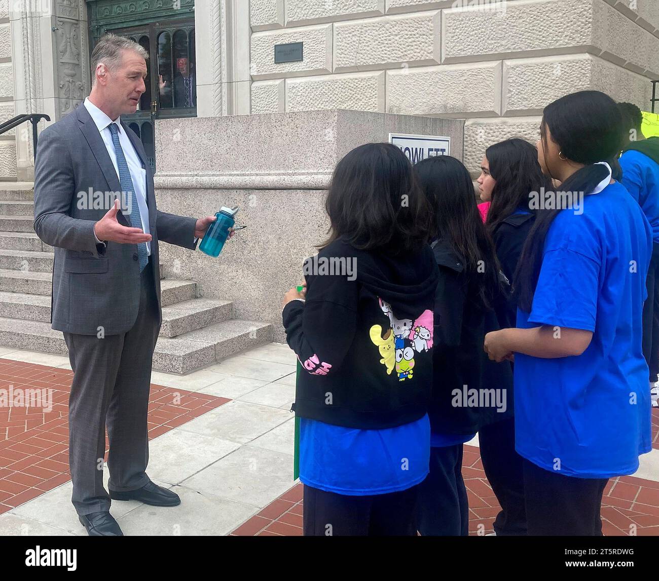 Senate Minority Leader John Curran, R-Downers Grove, addresses a group ...