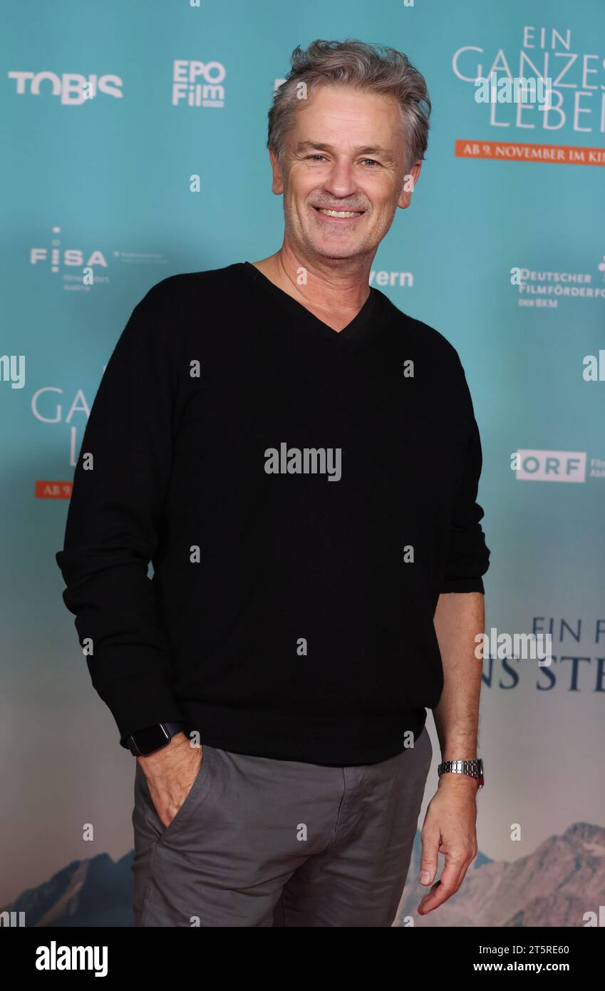 Munich, Germany. 06th Nov, 2023. Actor Timothy Peach stands on the red ...