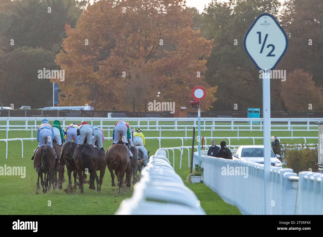 Ascot, Berkshire, UK. 4th November, 2023. Riders in the Sodexo Live ...