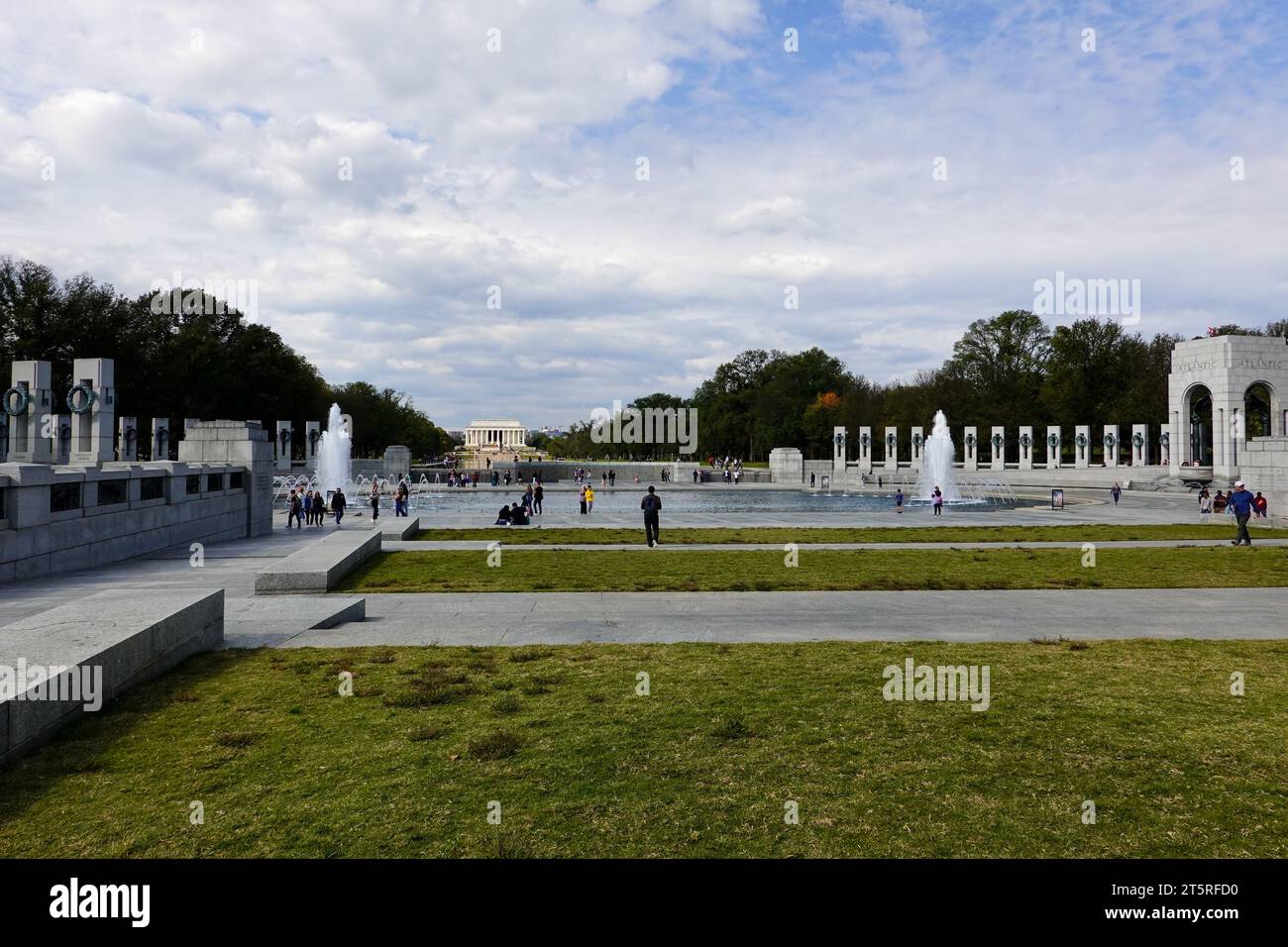 World War II Monument with lots of people and the Lincoln Memorial in ...