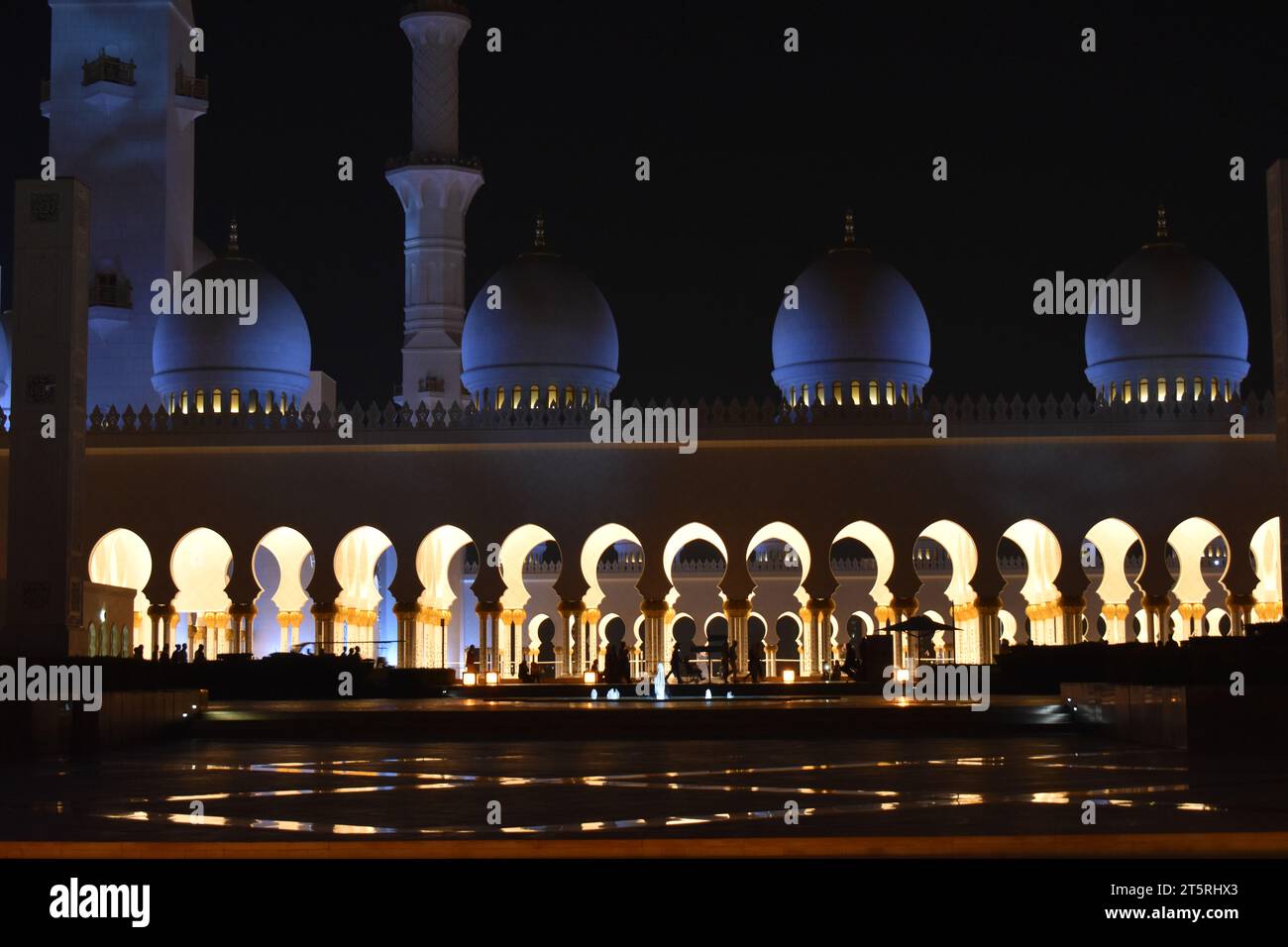 Umrah tour hi-res stock photography and images - Alamy