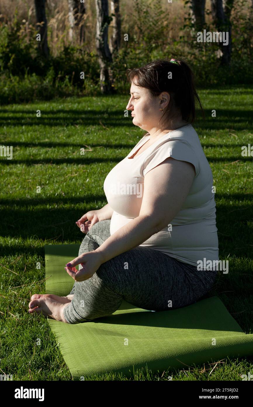 Woman middle aged fat portrait hi-res stock photography and images - Alamy