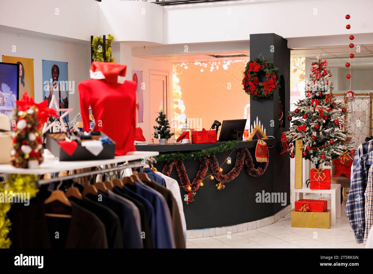 Beautifully decorated clothing store ready to spread holiday spirit in ...