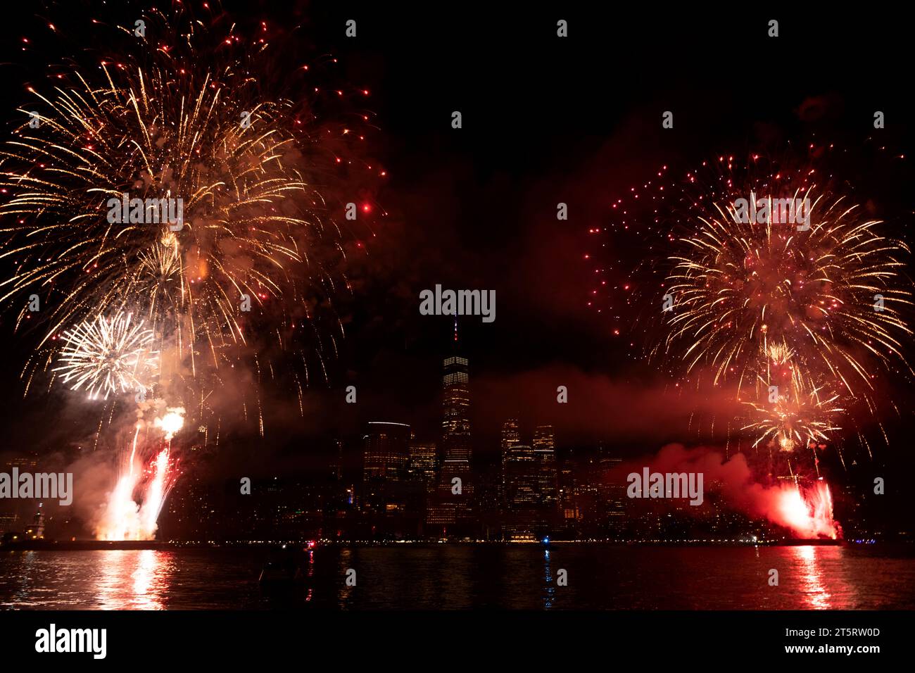 New York Manhattan fireworks. New York Fireworks over Manhattan. New ...