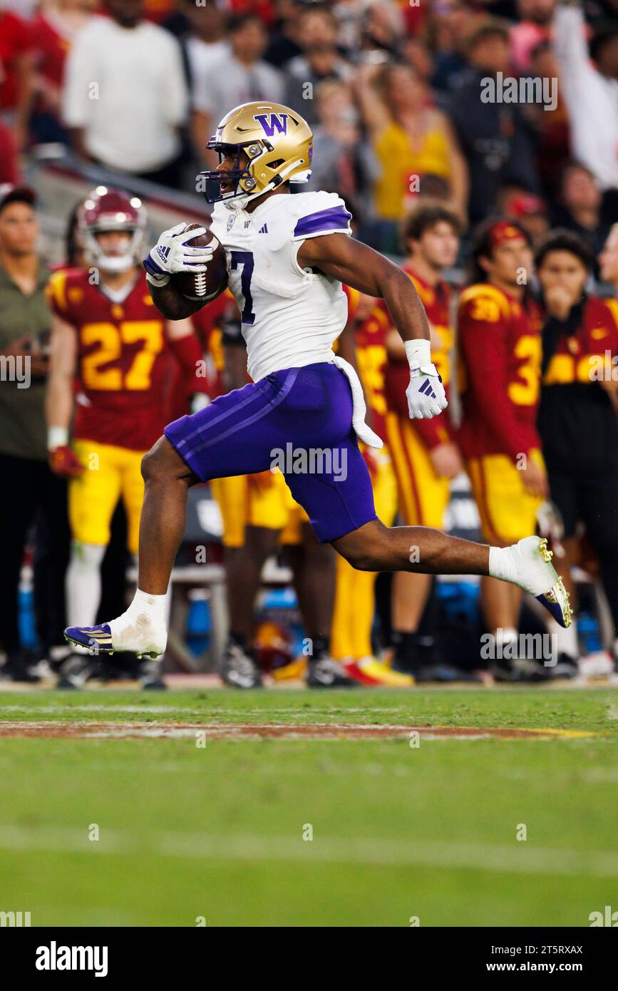 Washington Huskies running back Dillon Johnson (7) runs with the ball ...