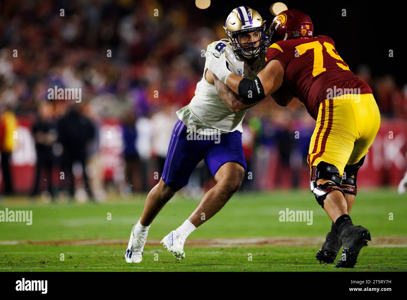 Washington Huskies defensive end Bralen Trice (8) rushes the edge ...