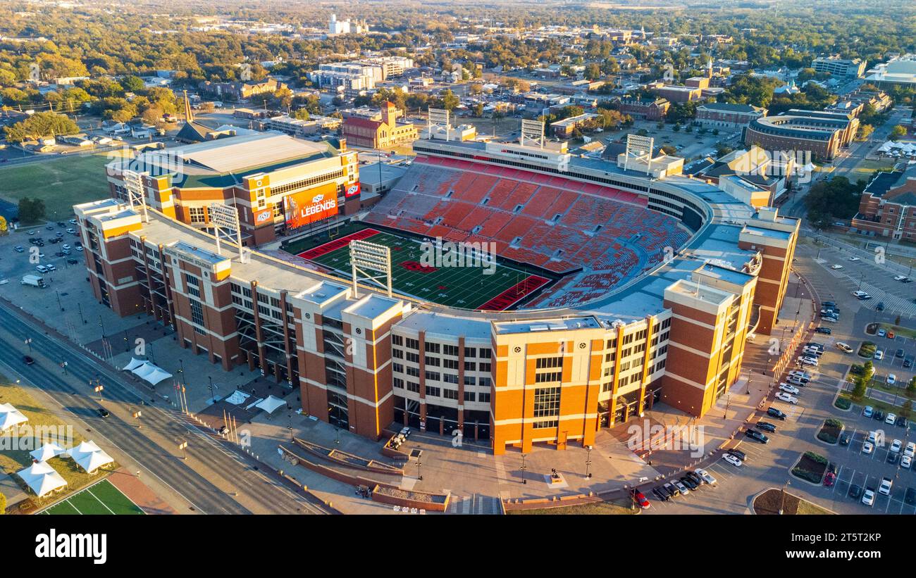 Boone pickens football stadium hi-res stock photography and images - Alamy
