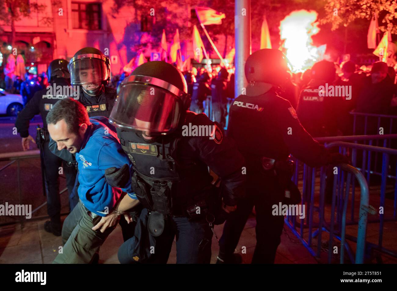 Madrid, Spain. 06th Nov, 2023. Riot police arresting a protester during ...