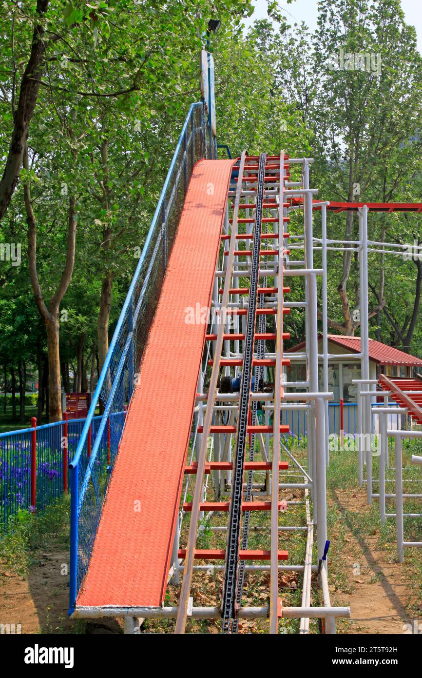 Metal frame and chain, closeup of photo Stock Photo - Alamy