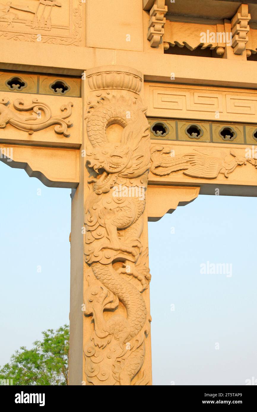 Traditional stone arch hi-res stock photography and images - Alamy