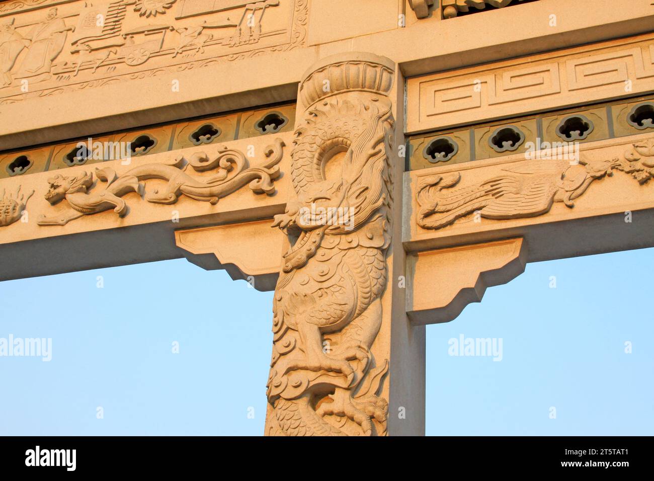 Traditional stone arch hi-res stock photography and images - Alamy