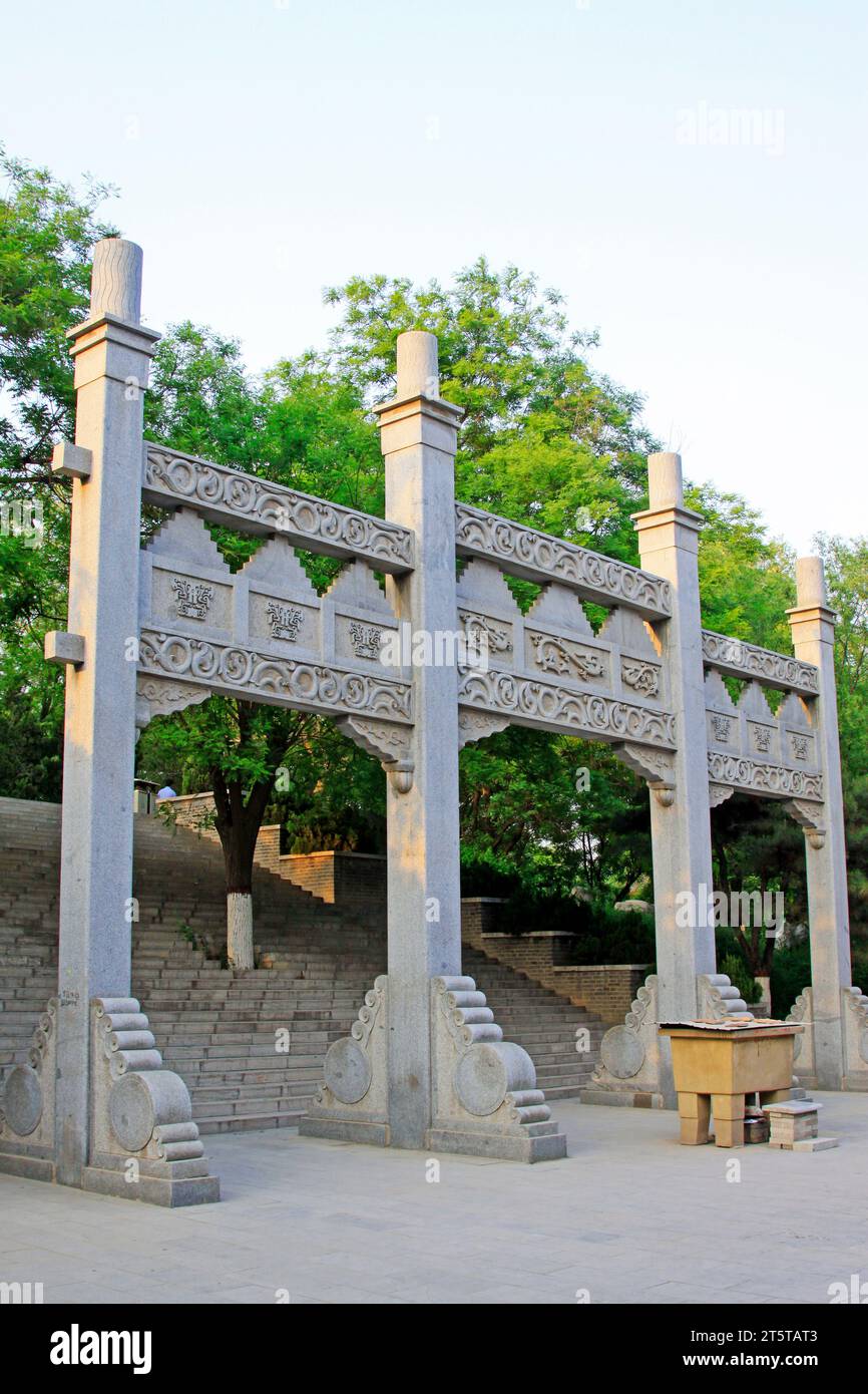 Traditional stone arch hi-res stock photography and images - Alamy