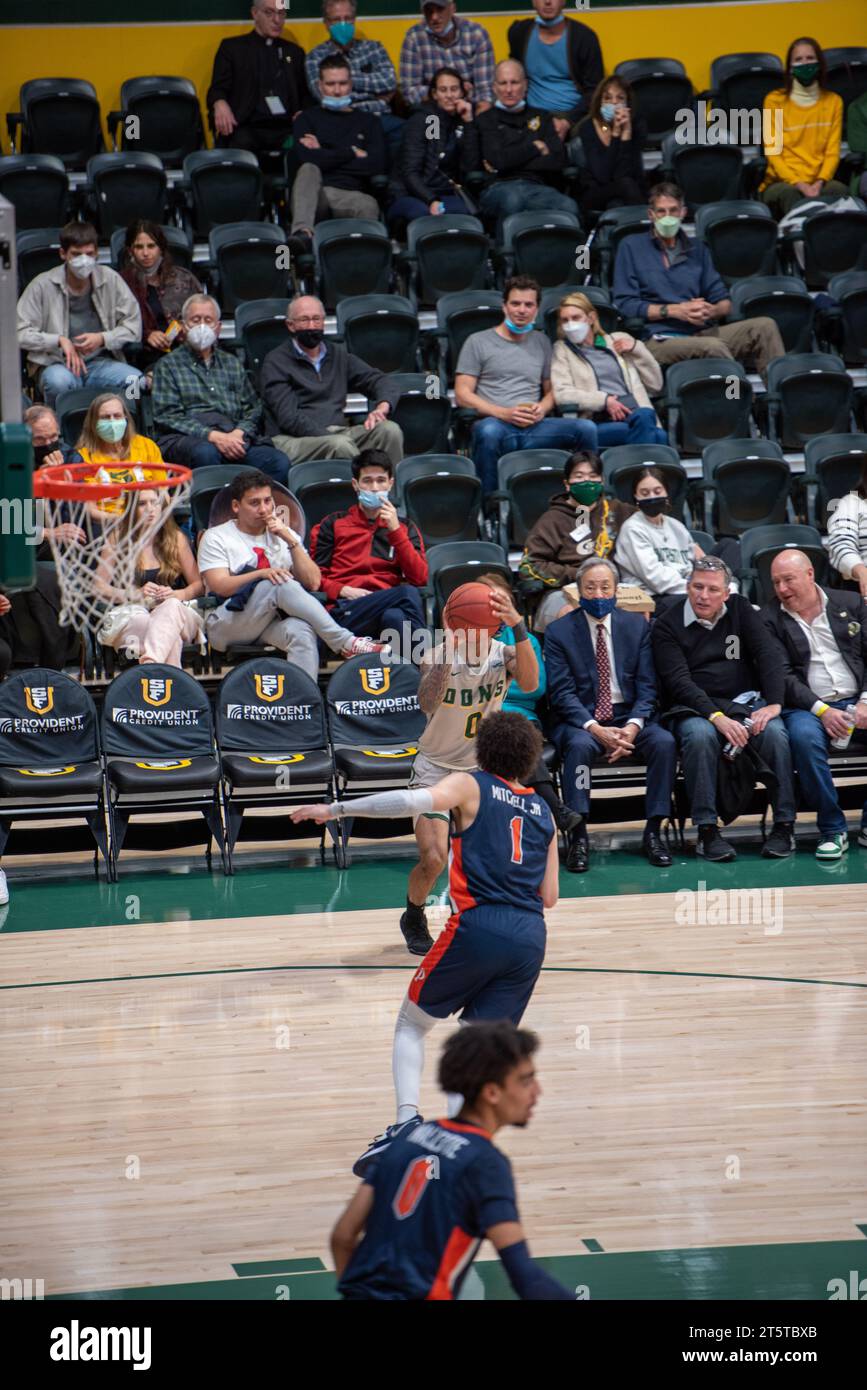 Basketball player taking jump hi-res stock photography and images - Alamy