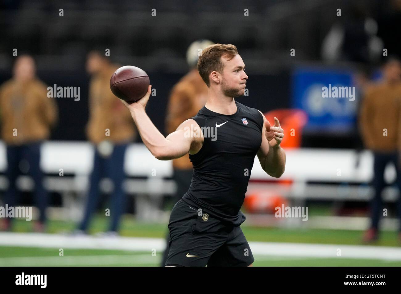 New Orleans Saints quarterback Jake Haener warms up before an NFL ...