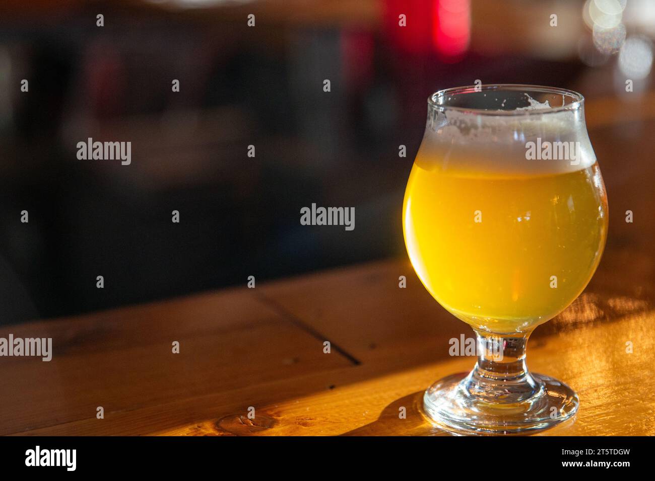 Beer glass o bar hi-res stock photography and images - Alamy