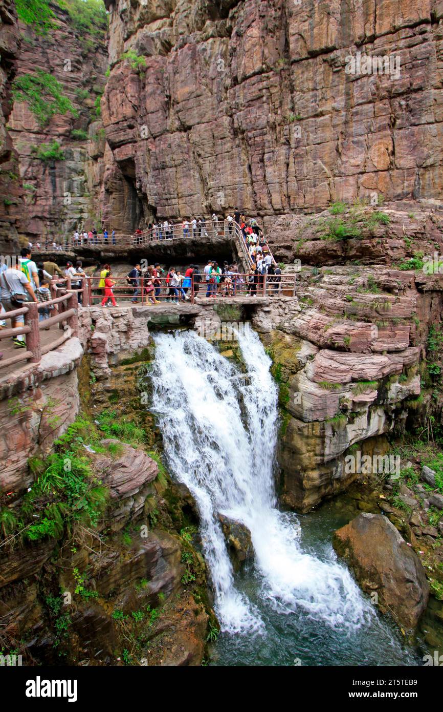 Waterfall stream natural scenery hi-res stock photography and images ...