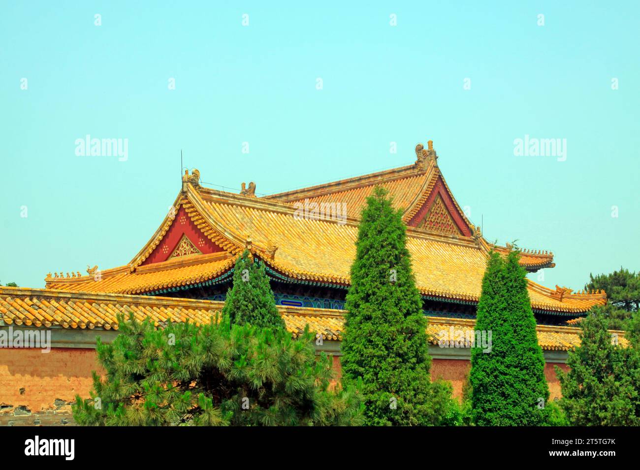 glazed tile roof, Chinese ancient architectural landscape in Eastern ...